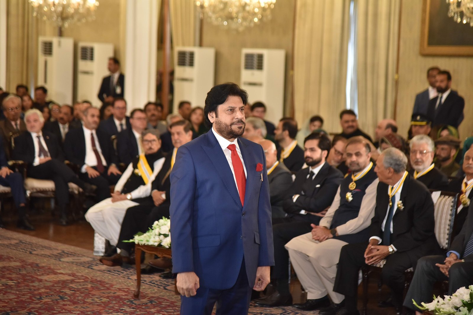 Actor Khalid bin Shaheen received a medal of distinction from the ...