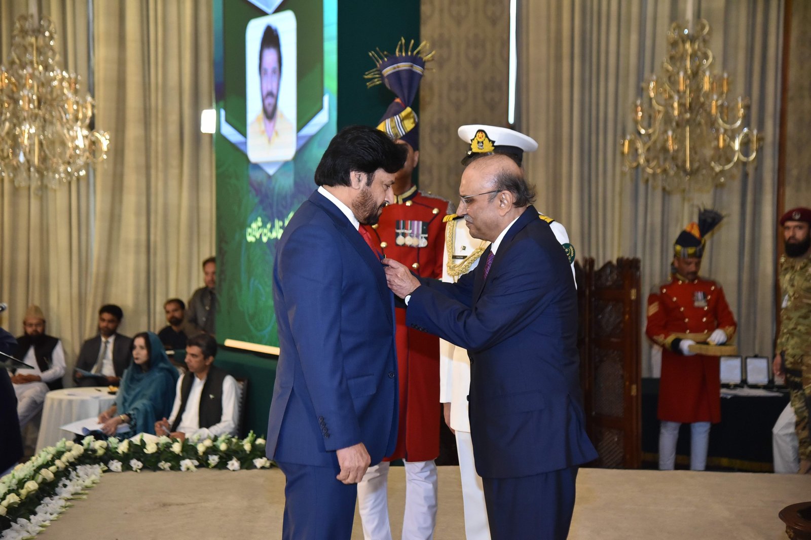 Actor Khalid bin Shaheen received a medal of distinction from the ...
